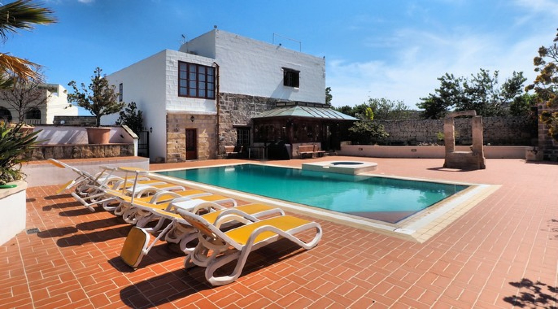 Farmhouse with a Garden and pool | Simon Mamo Real Estate in Malta, Gozo