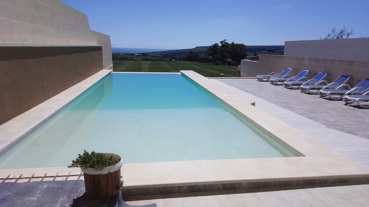 Experience Luxury Living: Farmhouse with Pool for Long and Short Let in ...