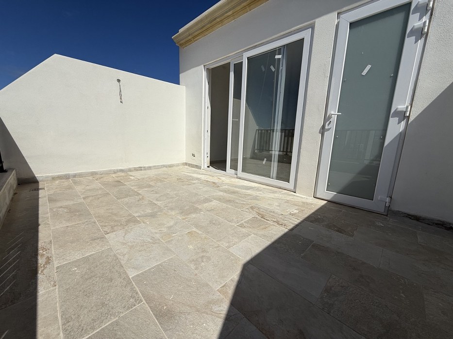 Spacious 3-Bedroom Penthouse with Large Terrace, Airspace & Optional ...