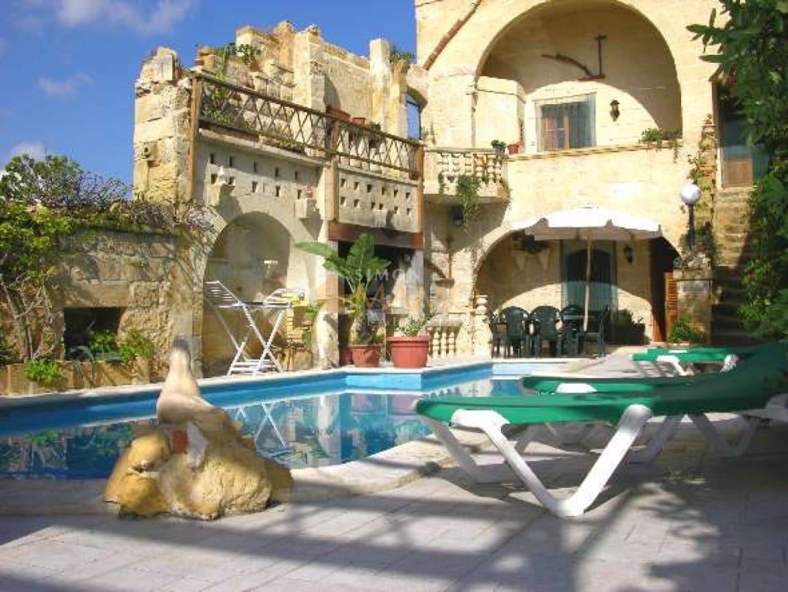 Traditional farmhouse with a Pool | Simon Mamo Real Estate in Malta, Gozo